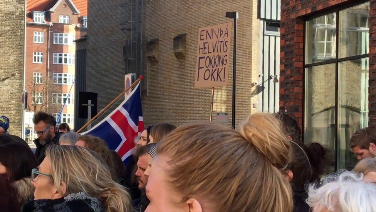 Protests in front of the Icelandic Embassy in Copenhagen - YouTube