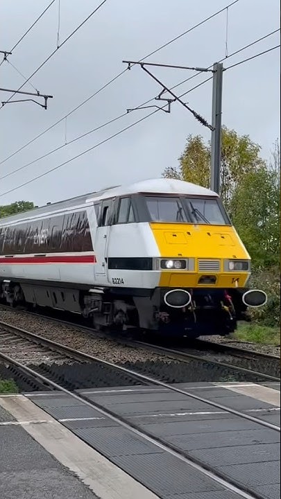 LNER Full Intercity passing Rossington LC - YouTube