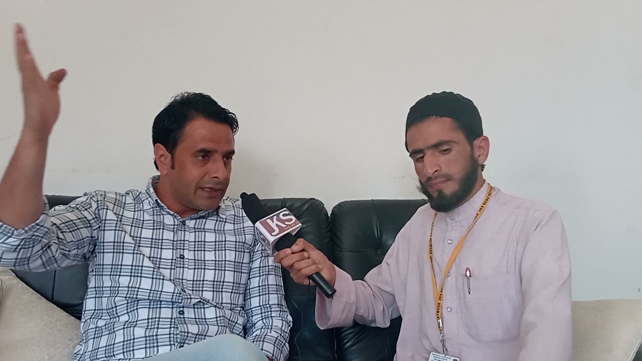 sar aam mulaqat Riaz bashir naz k sath - YouTube