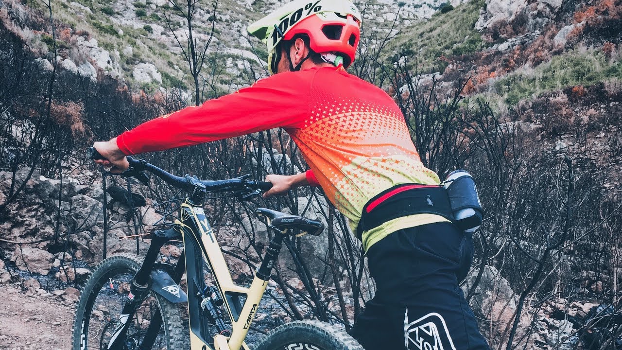 L'ÉQUIPEMENT EN VTT: LES PROTECTIONS DU PILOTE - YouTube