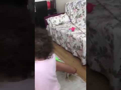 Abla kardeş kavga ediyorlar