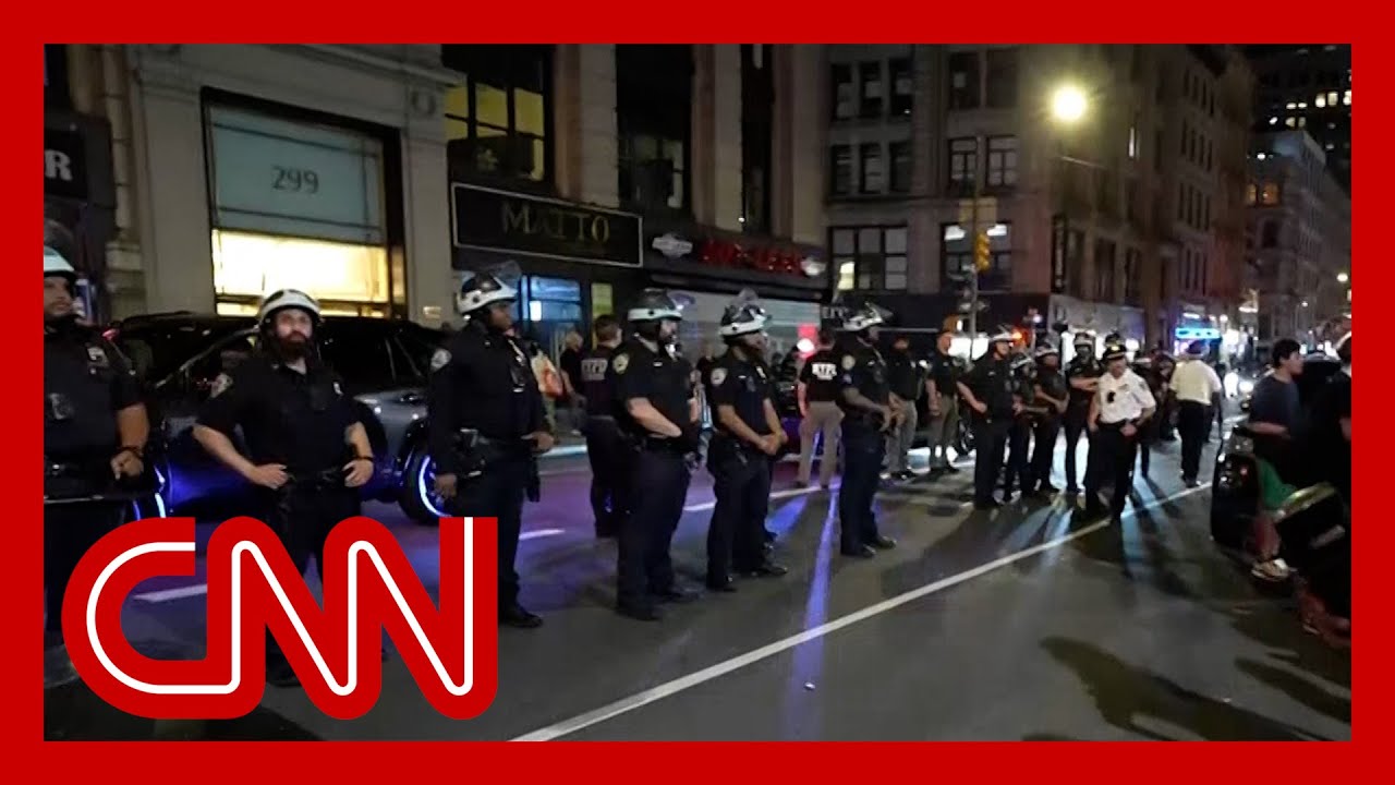 People are protesting against ICE raids across the US - YouTube