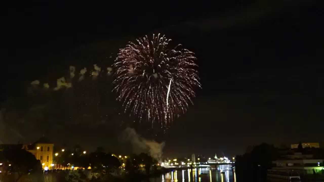 Fireworks in Sevilla - YouTube