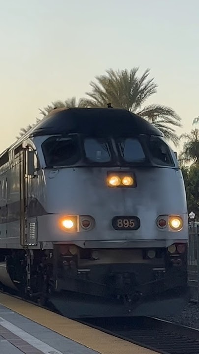 Horn Salute From SCAX 895 leading M1752 - YouTube