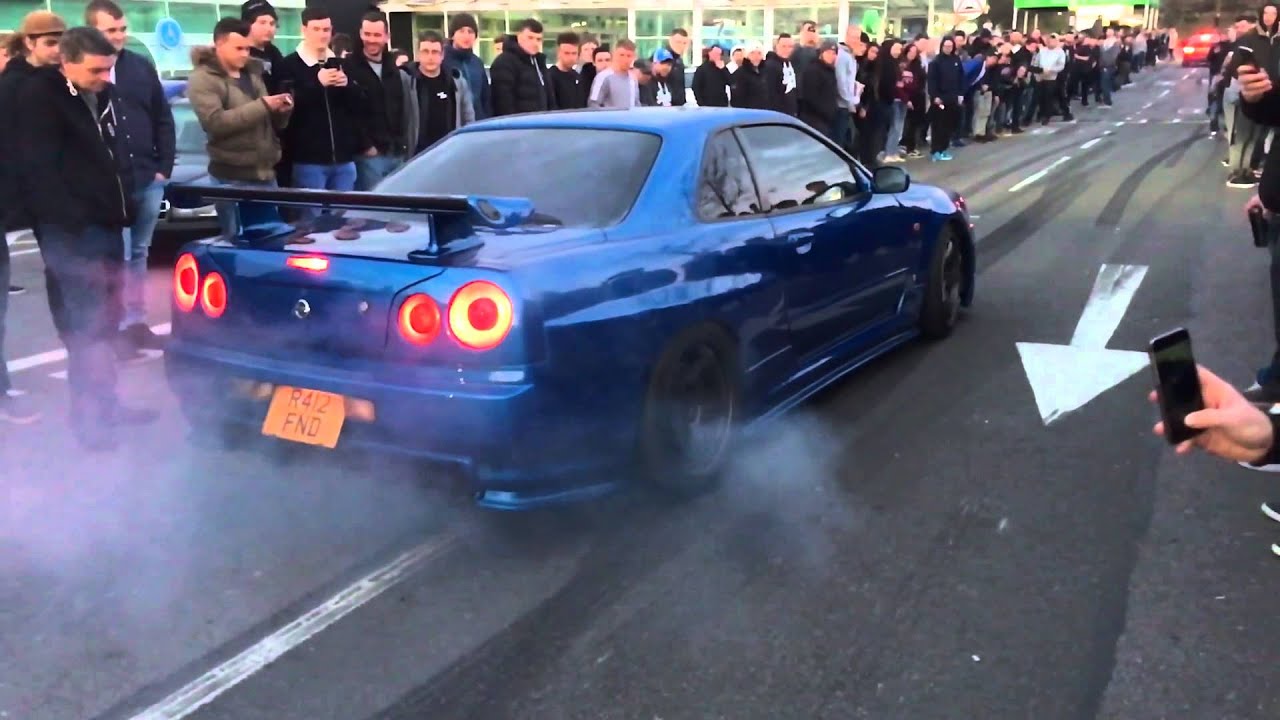 Nissan Skyline R34 GTR rolling burnout slow-mo - YouTube