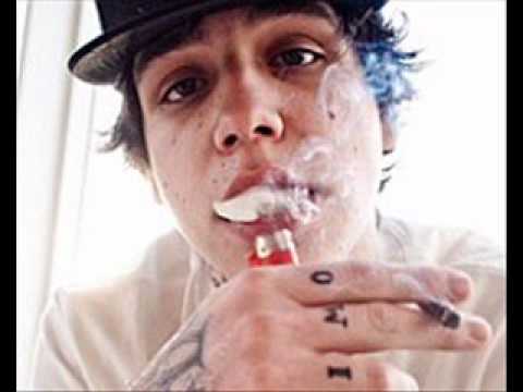 Rich Hil-what does she love in me - YouTube Music