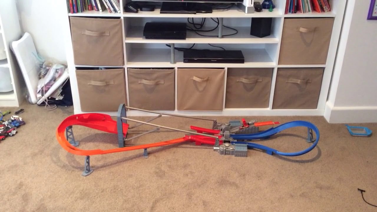 Hot Wheels Super Jump Raceway - YouTube