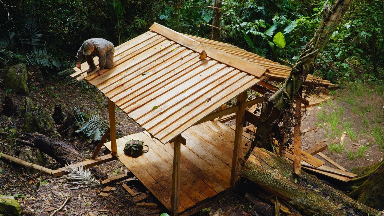 Build a bushcaft house in the rainforest. Finish the roof with wood and ...