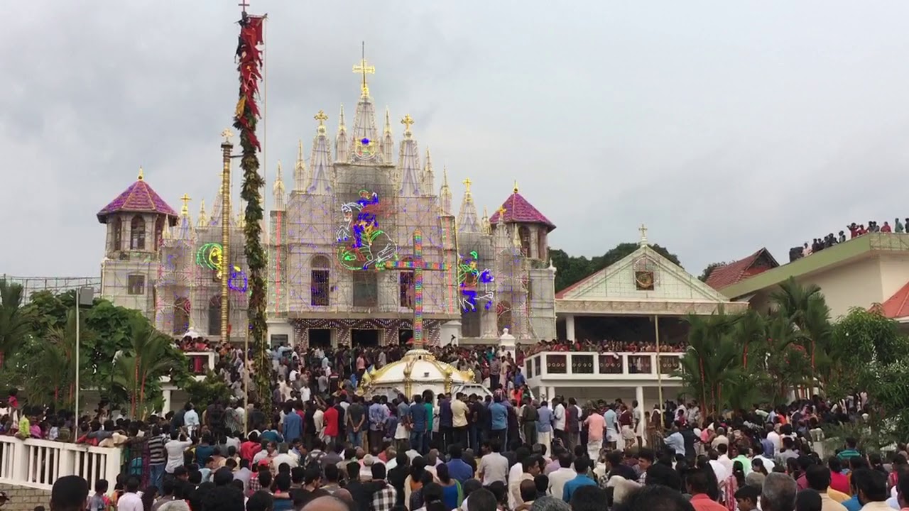 Puthuppally pally perunnal kodiyettu 2018 - YouTube