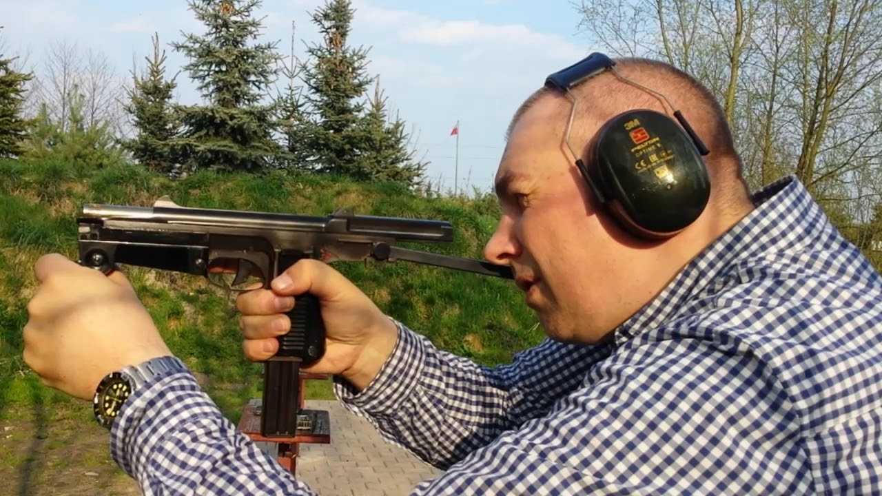 Strzelanie z PM-63 - YouTube