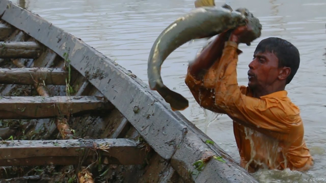 strange fishing techniques | best mud water fishing by hand - YouTube