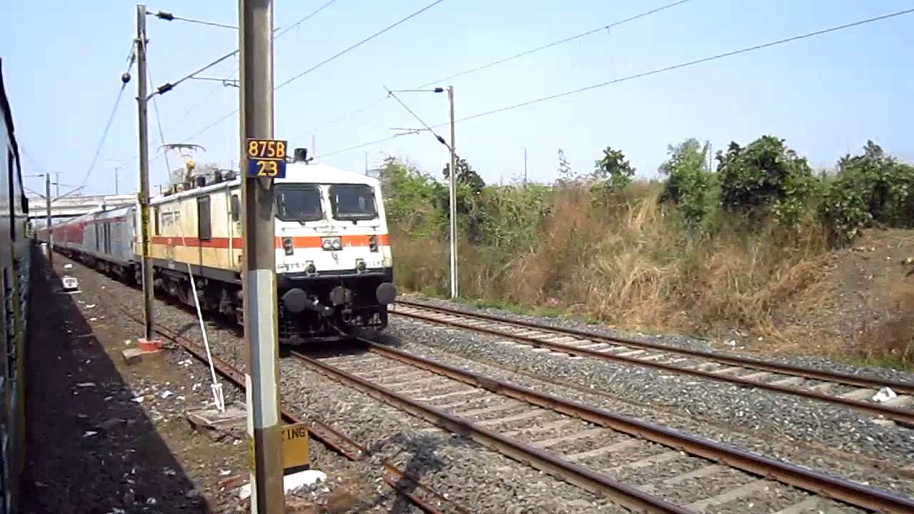 LGD WAP7 AP MEETS LGD WAP7 SBC RAJDHANI CHANDRAPUR - YouTube