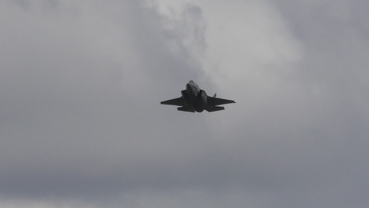 RAF F 35B Fighter Jet ILS approach RAF Mildenhall 1st time 30aug18 3p ...