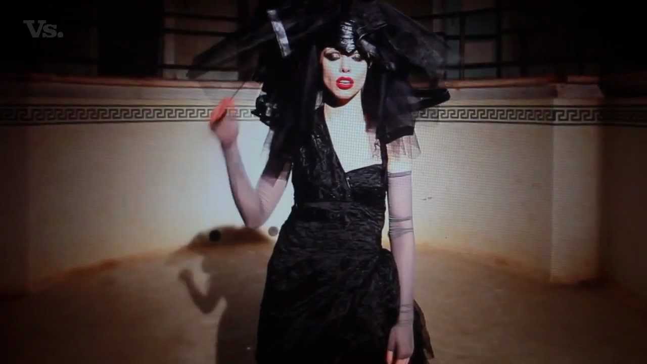 Crystal Castles - Suffocation (Video Oficial) - YouTube