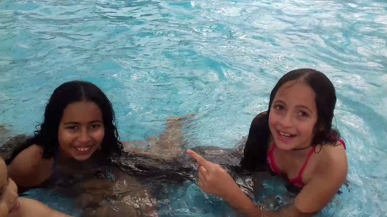 Na Piscina Com Minhas Primas Youtube