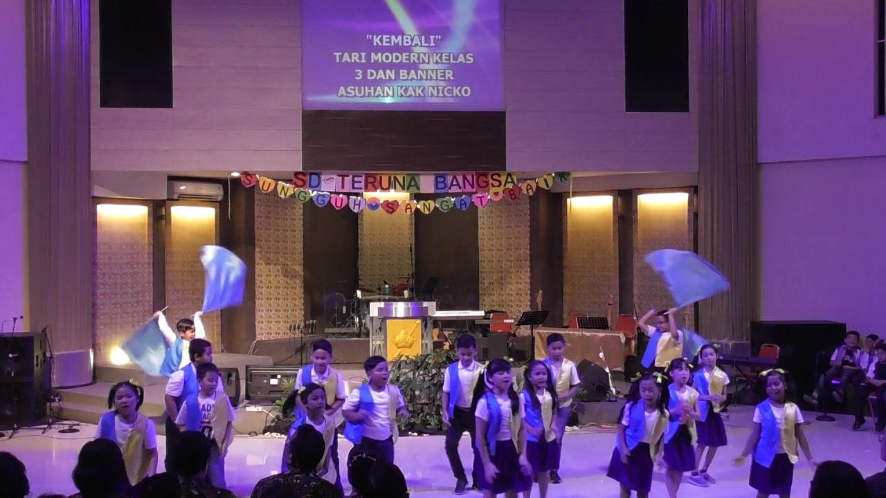 TEBE TV - TAMPILAN TARI MODERN KELAS 3 KEMBALI - YouTube