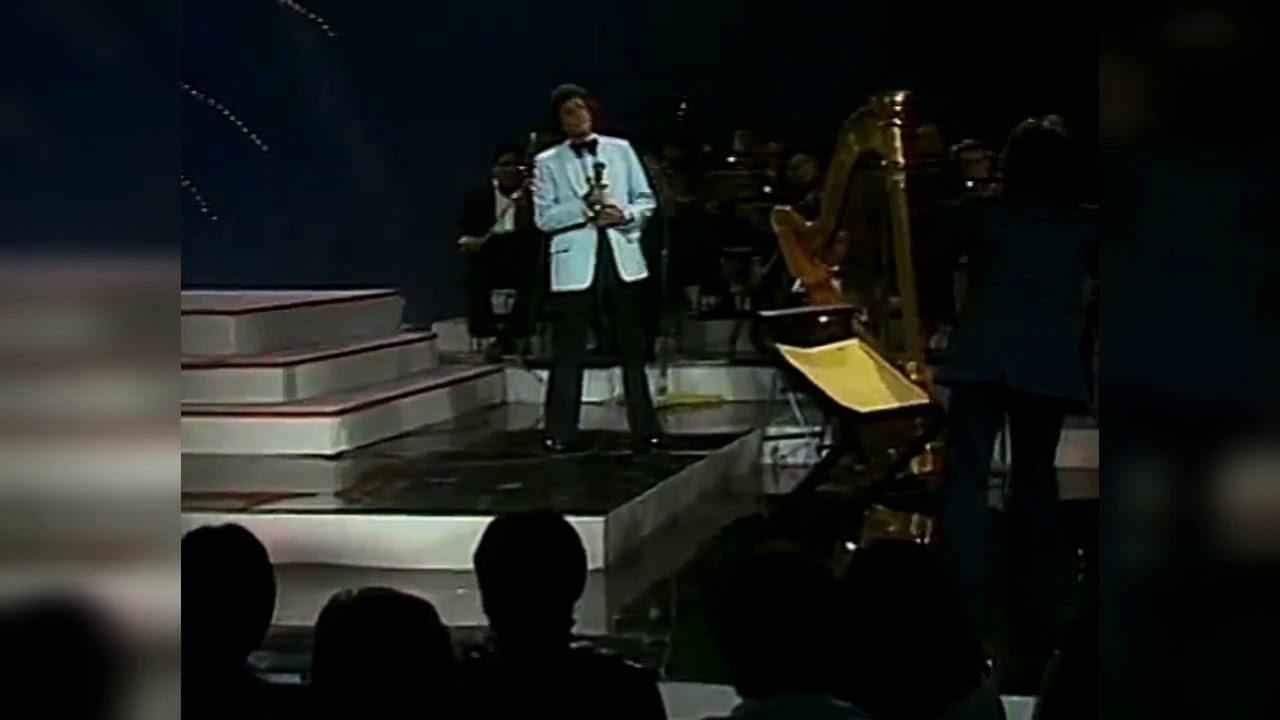 José José–Vive (1978) HD - YouTube