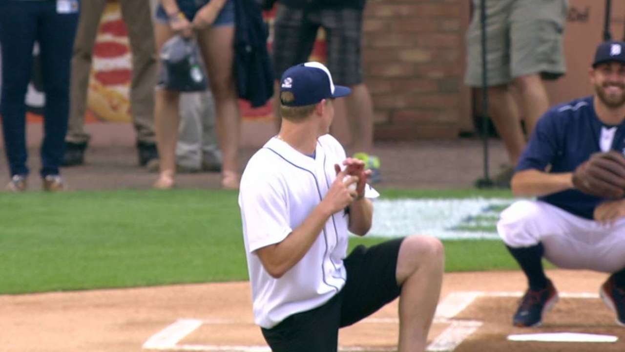 BOS@DET: Quarterback Jake Rudock throws first pitch - YouTube