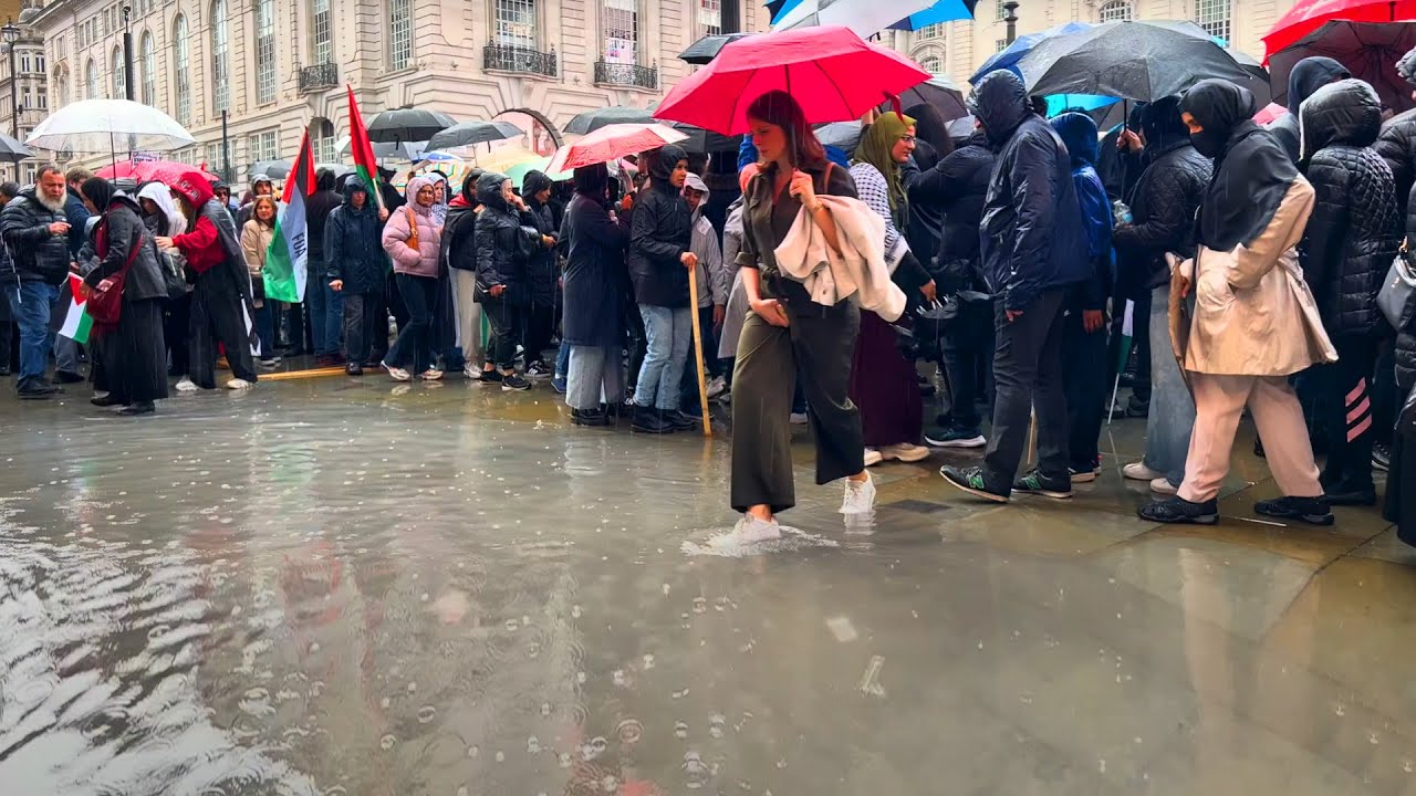 Flooding at Central London After The Heavy Rain | London Rain Walk 4K ...
