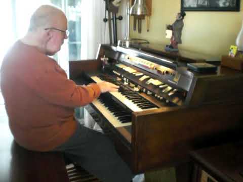 Mike Reed plays "Moonlight becomes You" on his Hammond Grandee Organ ...