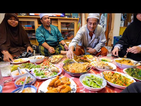 Indian Malay Food 🐟 HUGE FISH HEAD CURRY Cooked By The KING OF SPICE!