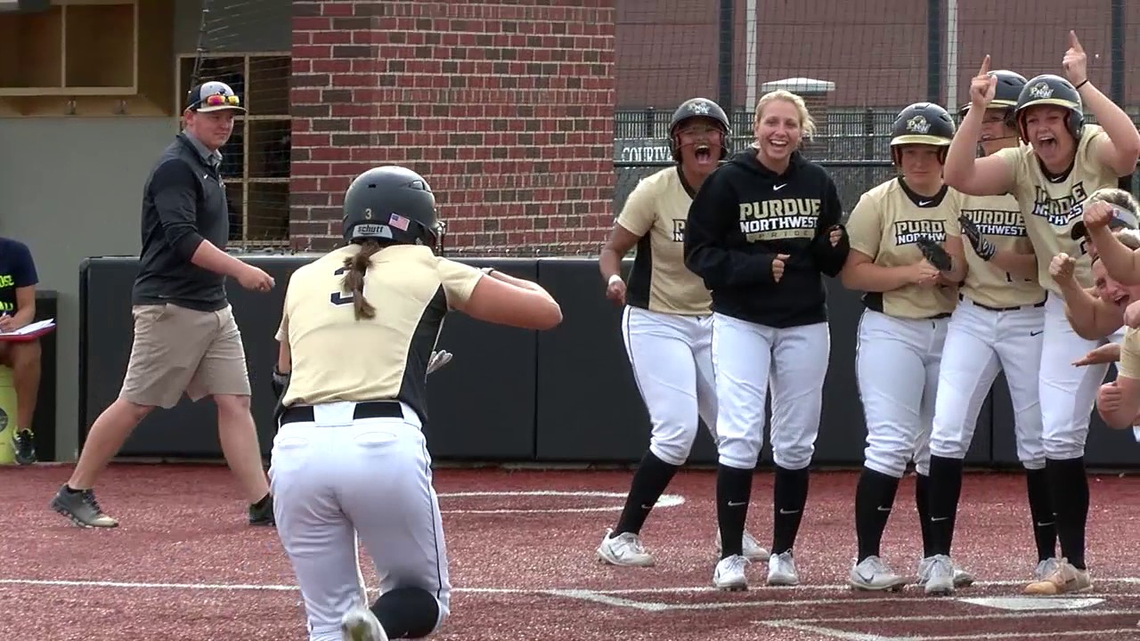 SOFTBALL: Taylor Kotzo Walk-Off Home Run vs St. Ambrose - YouTube
