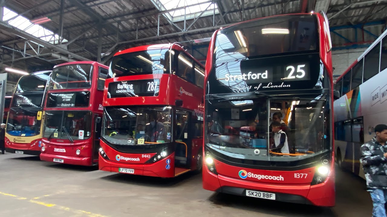 Romford bus Garage open day blind change on 84143 LF70 YVV & 11377 SK20 ...