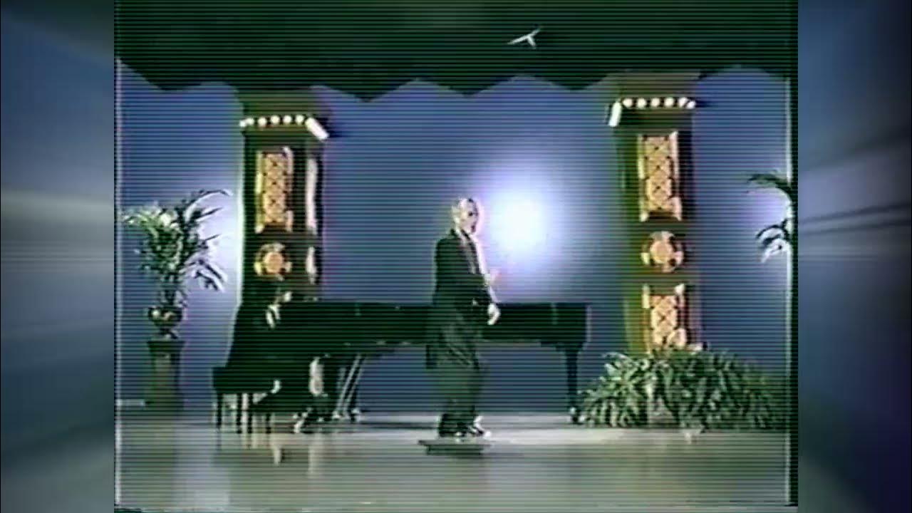Tommy Smothers Yo-yos to Minute Waltz - YouTube