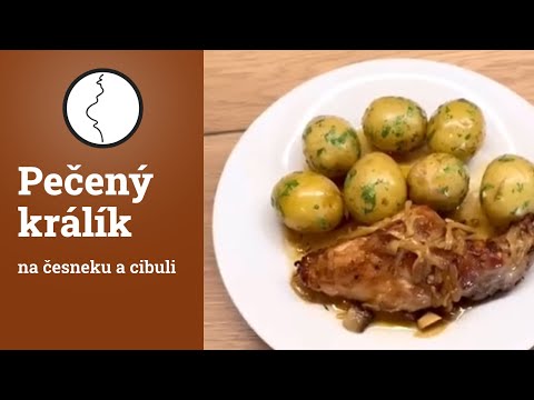 Pečený králík na česneku a cibuli