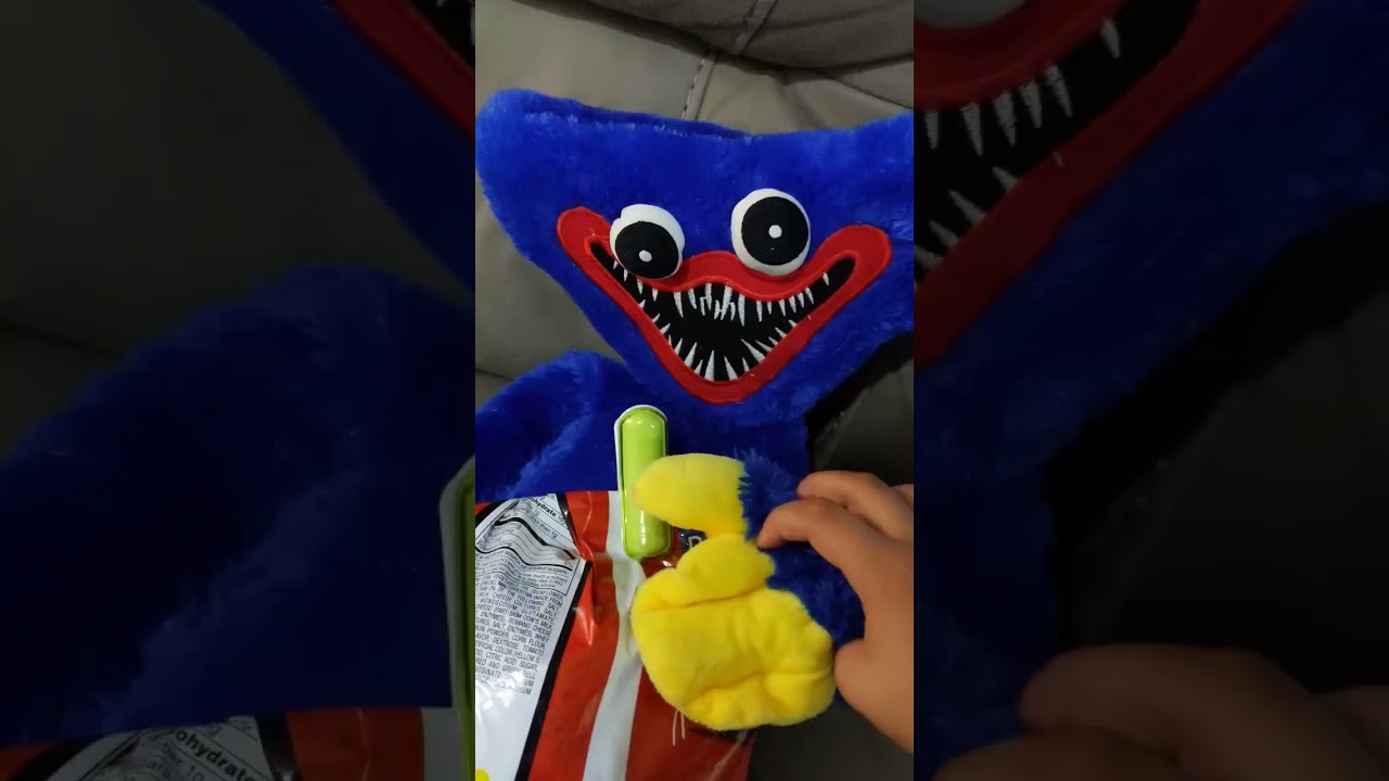huggy Wuggy is strong #huggy huggy #poppy playtime #strong - YouTube