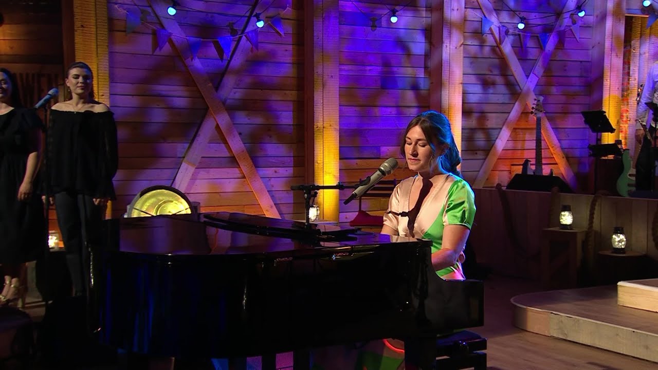 Mared Williams - Yr awyr adre - YouTube