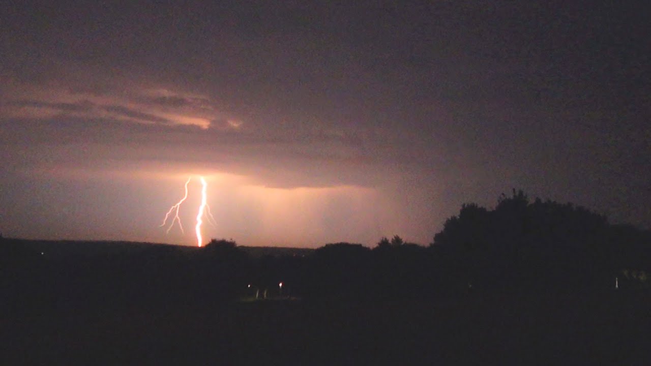 Elevated thunderstorm on the hottest day ever recorded in the UK ...