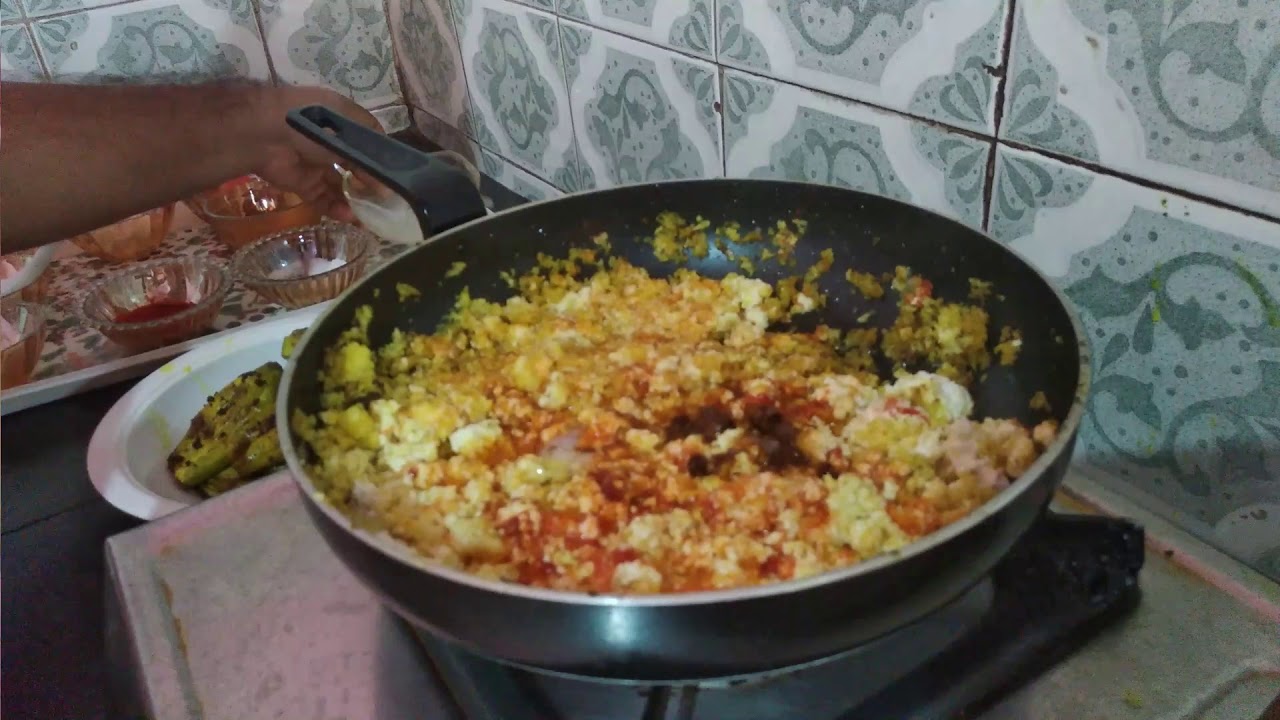 Potoler Dolma Recipe (Bengali Style Stuffed Parwal Curry) - YouTube