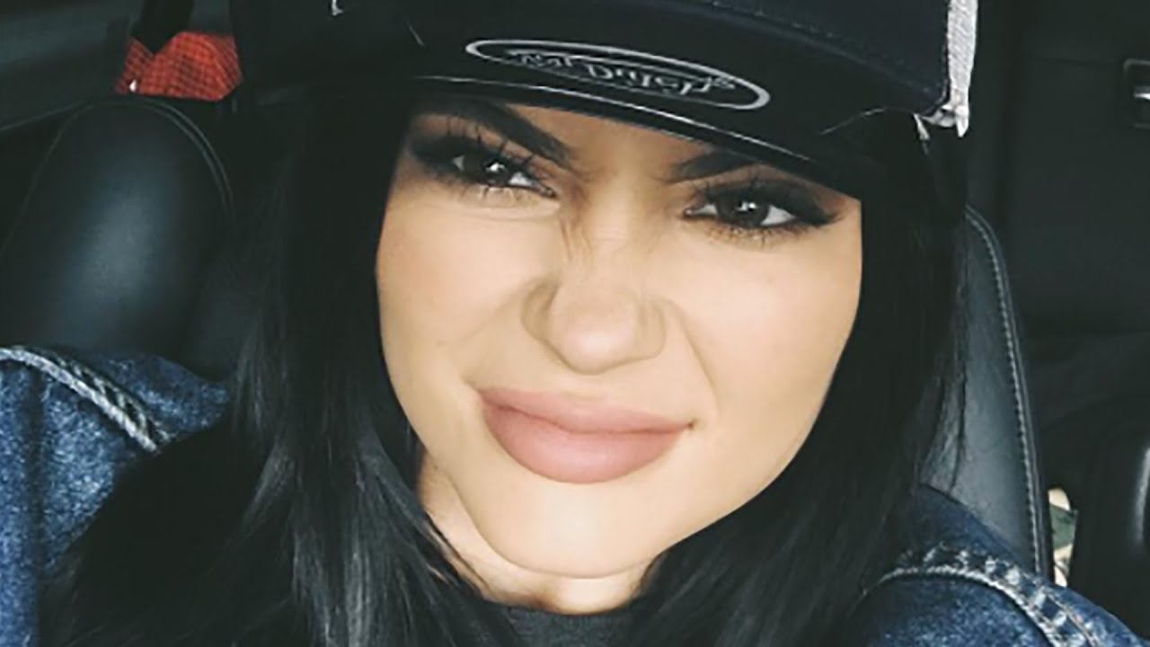 Kylie Jenner Brings Back Douche Bag Style - YouTube