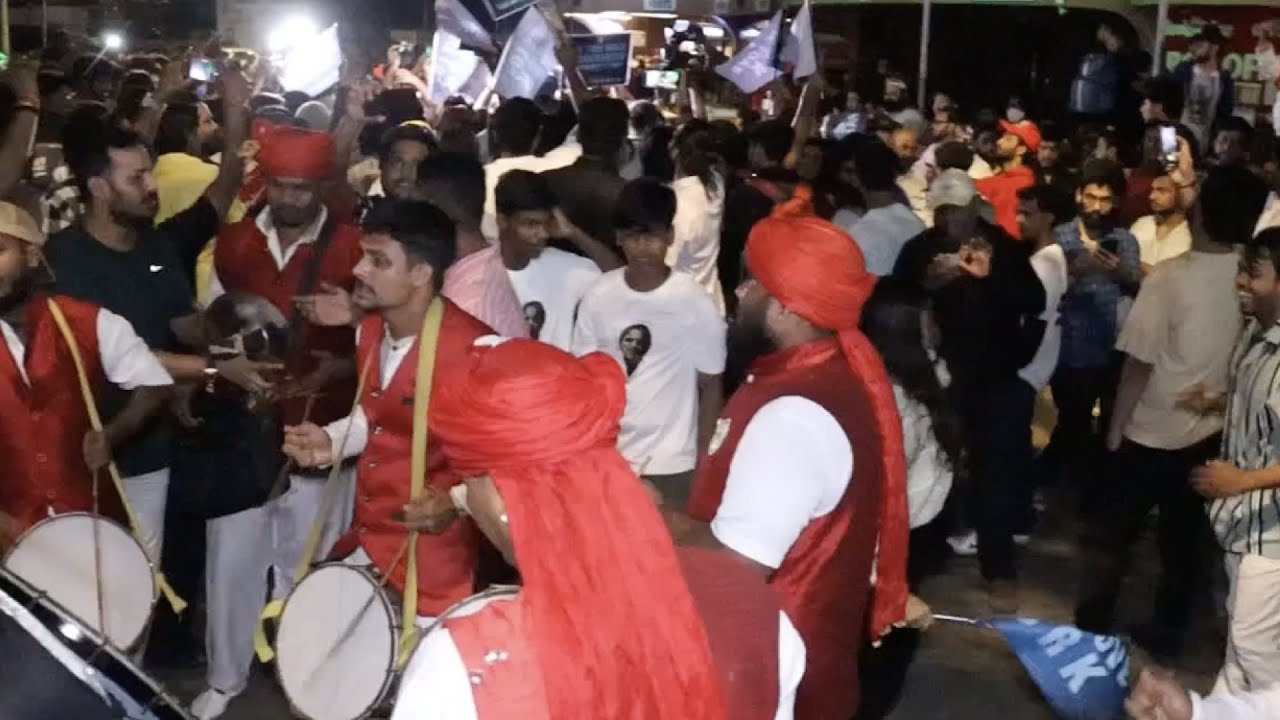 JAWAN First Day First Show | DHOL TASHA | Shahrukh Khan Fans CRAZY ...