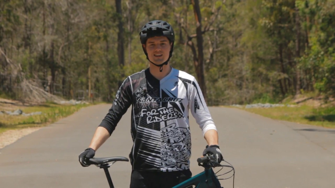 2018 Santa Cruz Nomad 4.0 Review - Andrew Cavaye - YouTube