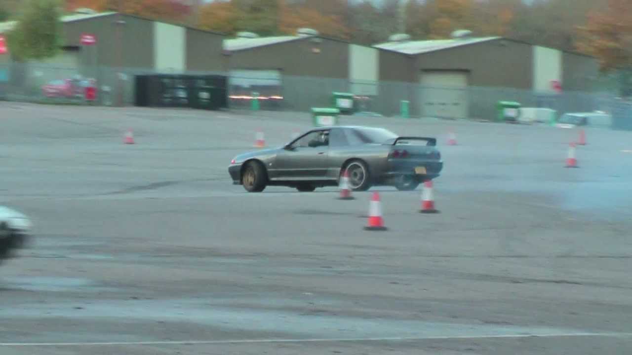 Nissan Skyline R32 GTR Drifting in RWD - YouTube