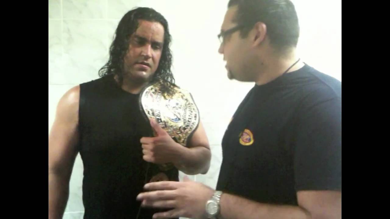 Ray González Nuevo Campeón Universal en Aniversario 2010 - YouTube