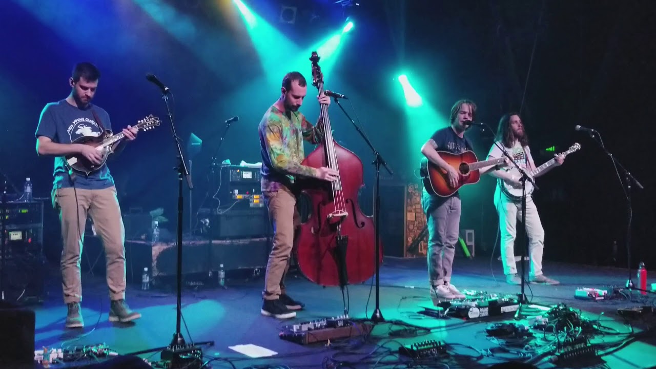 Billy Strings ~Red Rocking Chair - YouTube