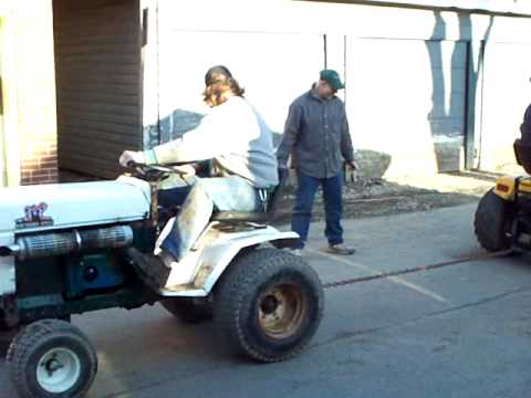 Bolens HT23 -vs- Cub Cadet 1572 Super Garden Tractor Tractor Pull - YouTube