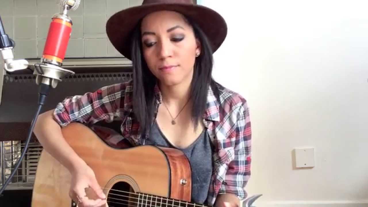 Play On - Laura Zocca (Acoustic Version) - YouTube