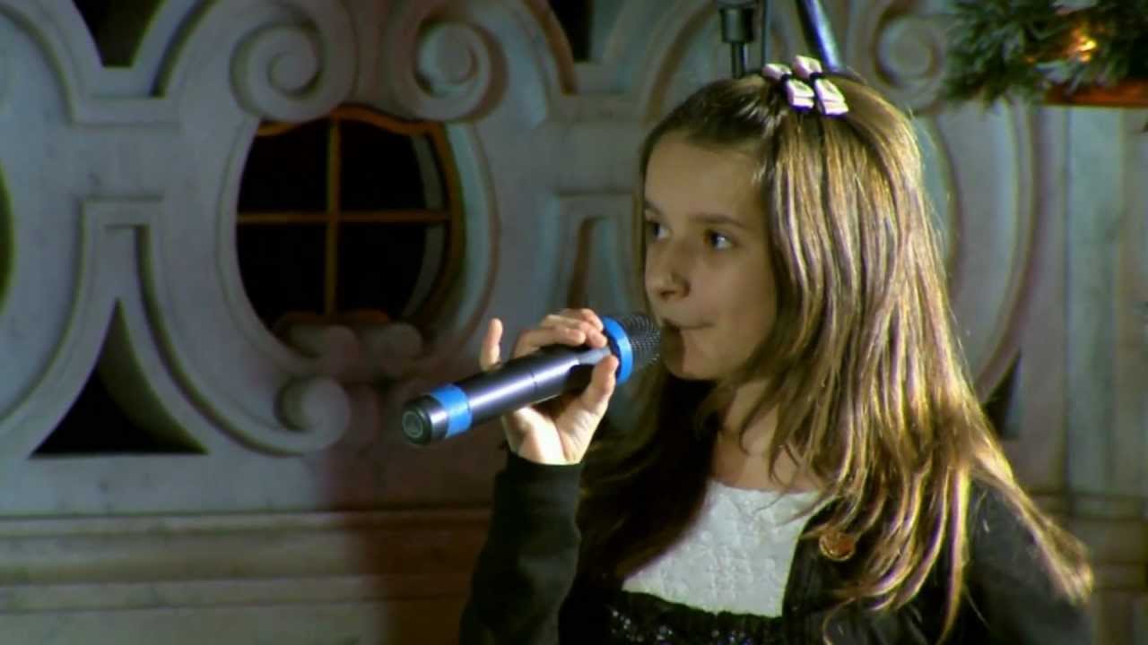 Piccolo Coro S Efisio --silenzio.-- concerto di N S Bonaria 21 dic 2012 ...