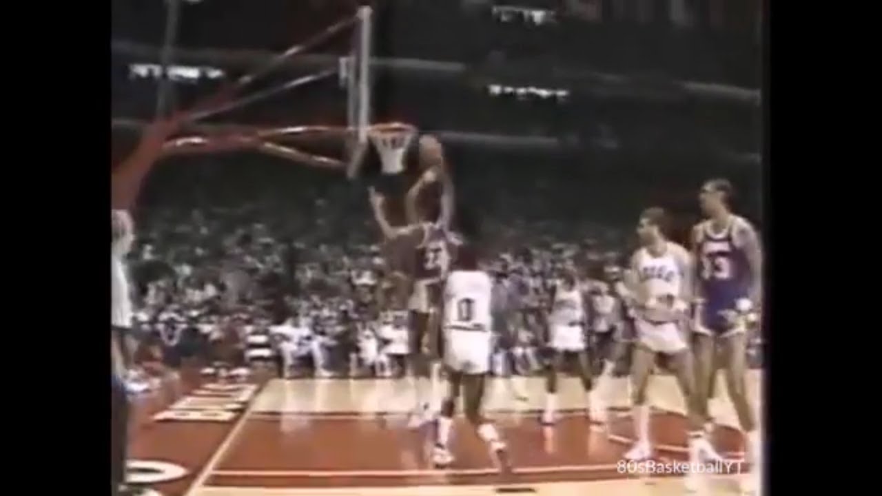 Magic Johnson Switch Hands Layup (Sideline View) - YouTube