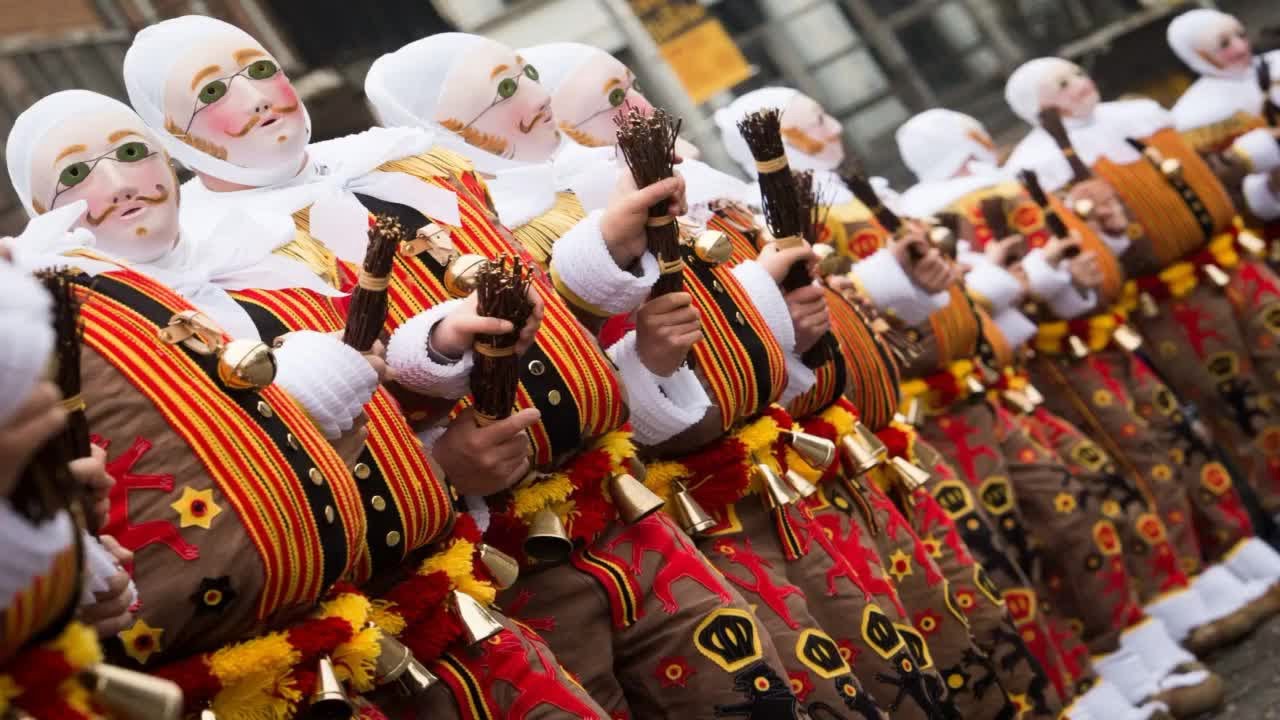 Le folklore est-il sexiste ? "Les traditions sont vivantes et doivent ...