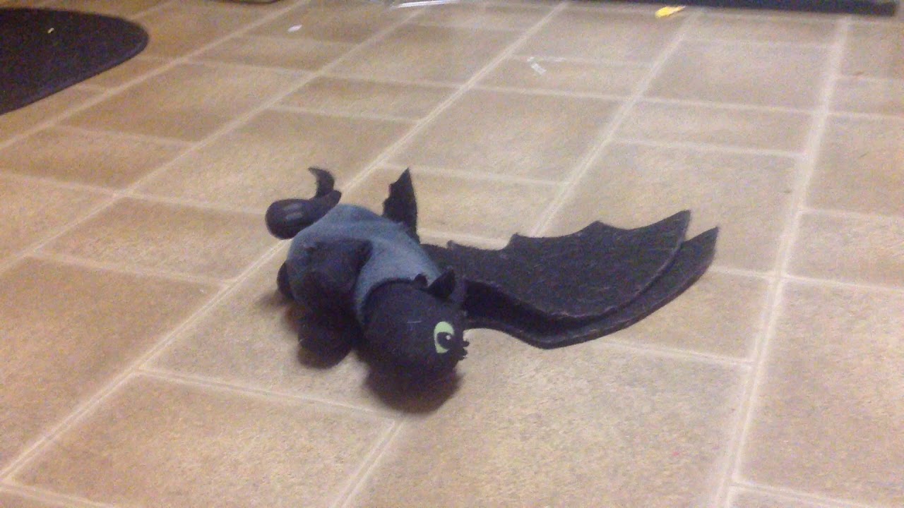 Hungry toothless eats dory!!! - YouTube