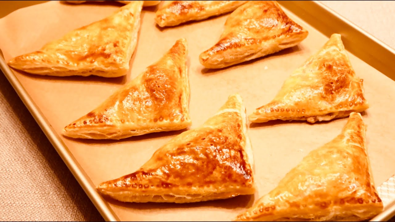 This crispy cheesy puff pastry is so addictive it's gone in no time ...