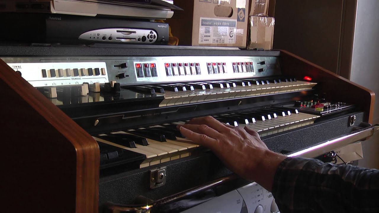 Farfisa Professional 110R organ: "Superpartner" demo #2 - YouTube