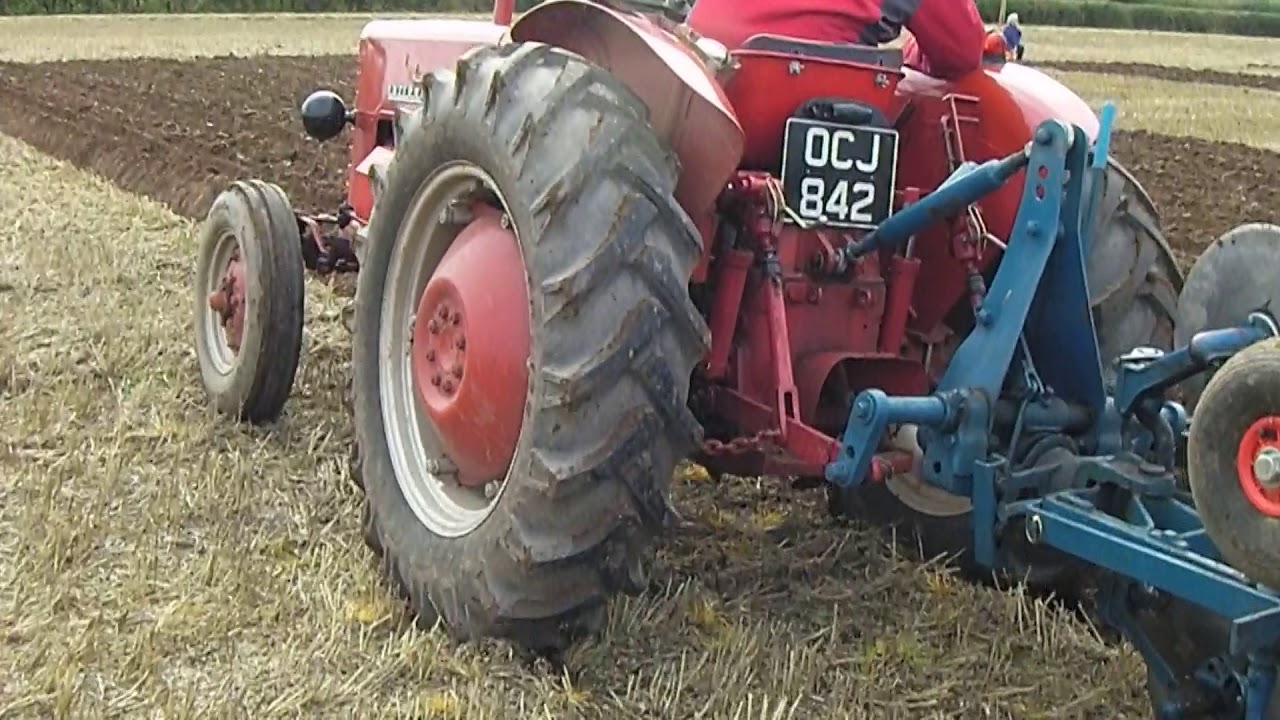 1956 McCormick INTERNATIONAL HARVESTER B275 2.3 Litre 4-Cyl Diesel ...