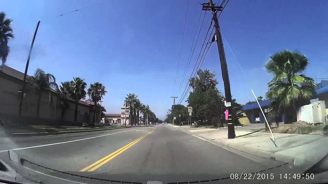 Slamming a lowered Geo Metro to make the light - YouTube