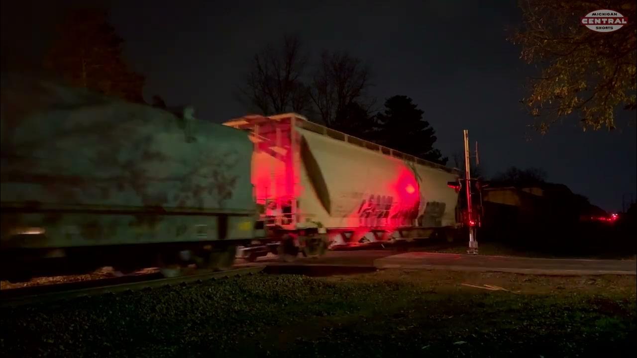 NS GP38-2 Leads Local with Great RS3L - YouTube